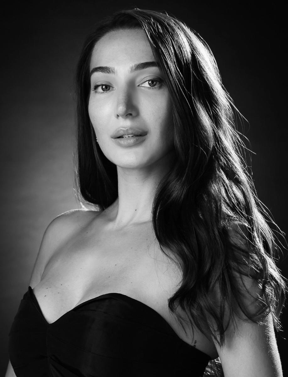 Έλενα Θωμοπούλου: Μια Ελληνίδα "επαναστάτρια" στο Netflix - Zappit