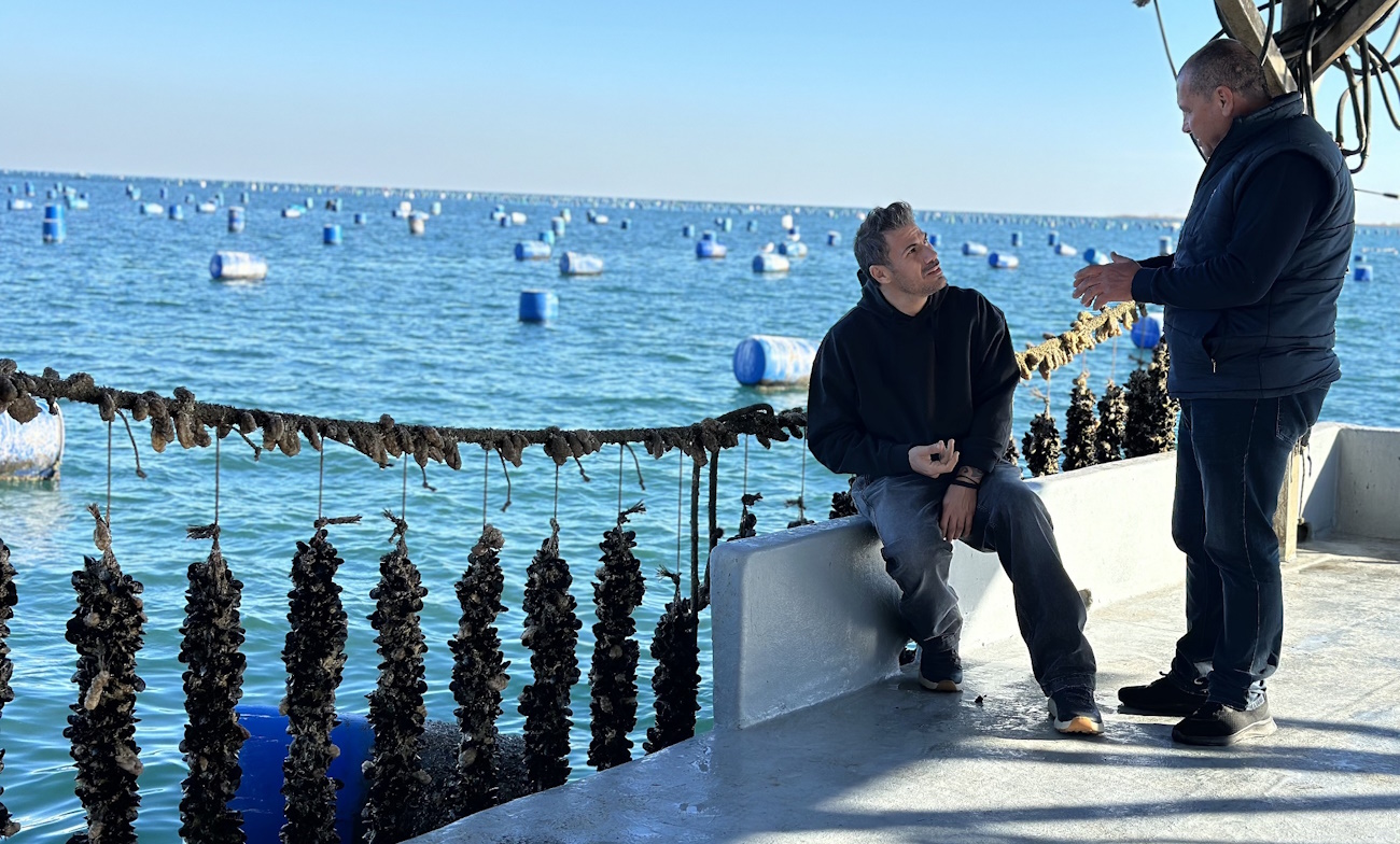 Akis Food Tour: Ο Άκης Πετρετζίκης ταξιδεύει με νέα επεισόδια