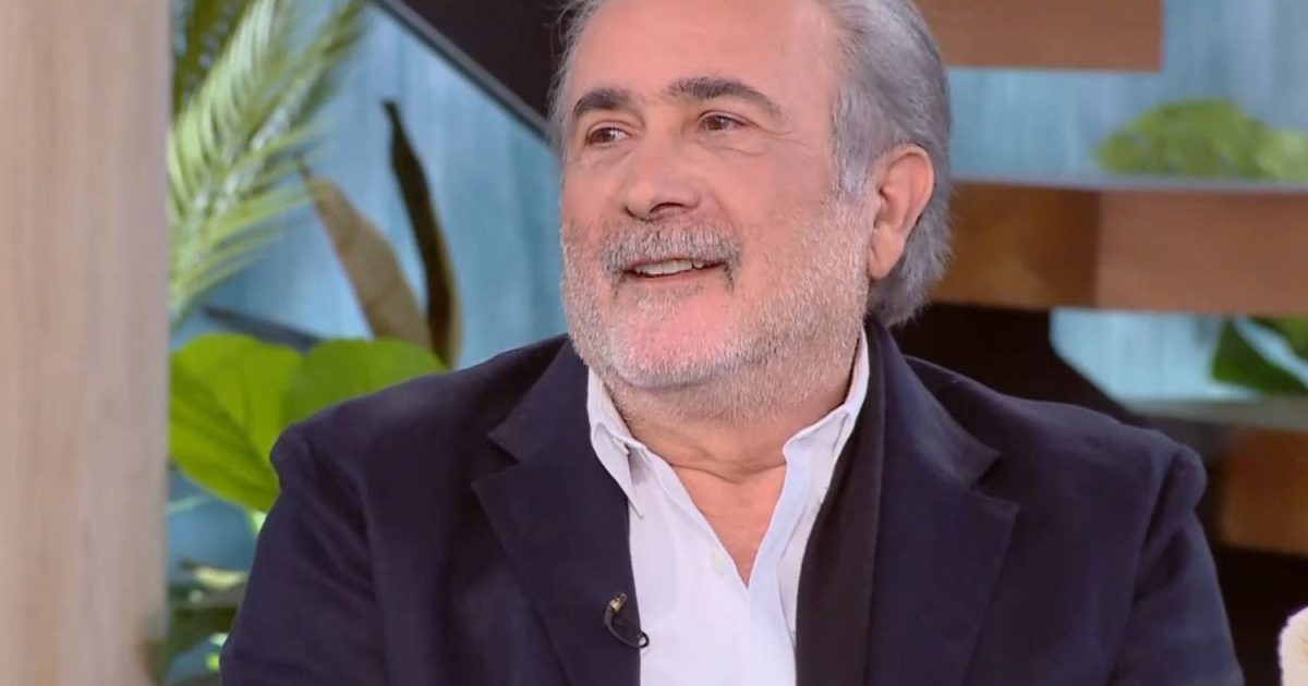 Λάκης Λαζόπουλος: «Σε μια παράσταση η μάνα μου έβγαλε τη φωτογραφία του ...