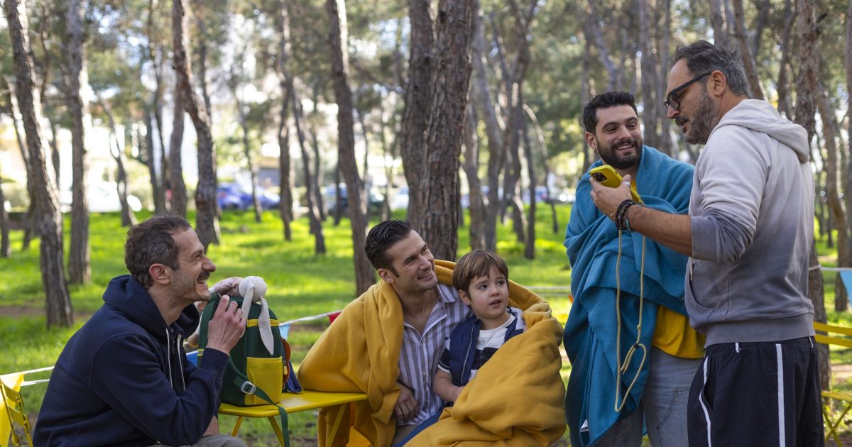 Μπαμπά, σ’ αγαπώ: Τι συμβαίνει στα γυρίσματα της νέας οικογενειακής σειράς του Alpha; - Zappit
